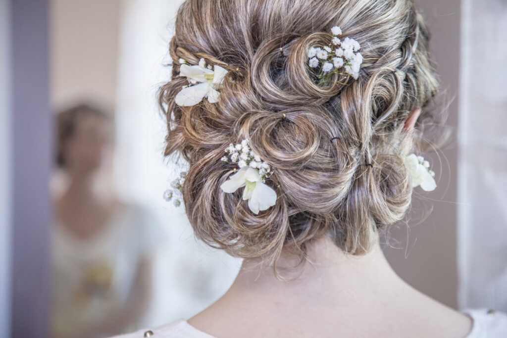 Chignon bas pour un mariage : des idées pour un chignon bas de nuque